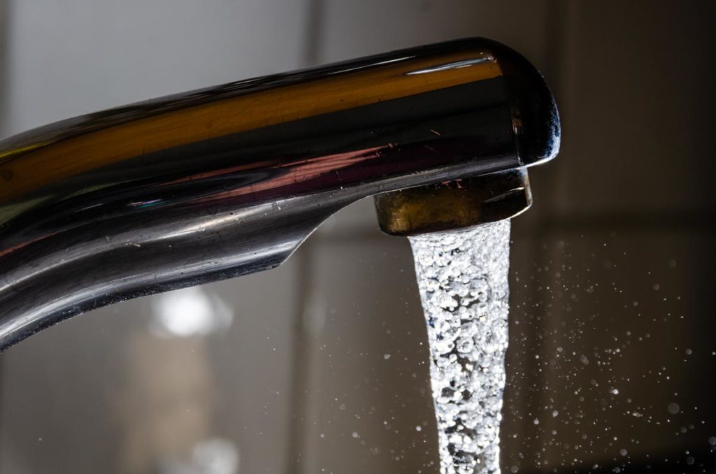 Mehr Wasser trinken – So einfach kann es gehen | bellendo